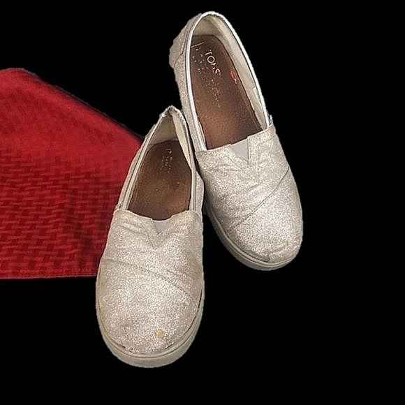 Toms | Shoes | Toms Glitter Sparkle Silver Flats Size 6 | Poshmark